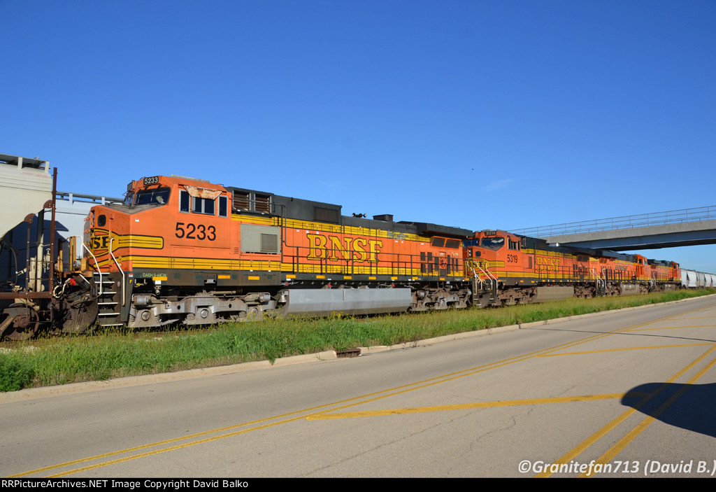 BNSF 5233